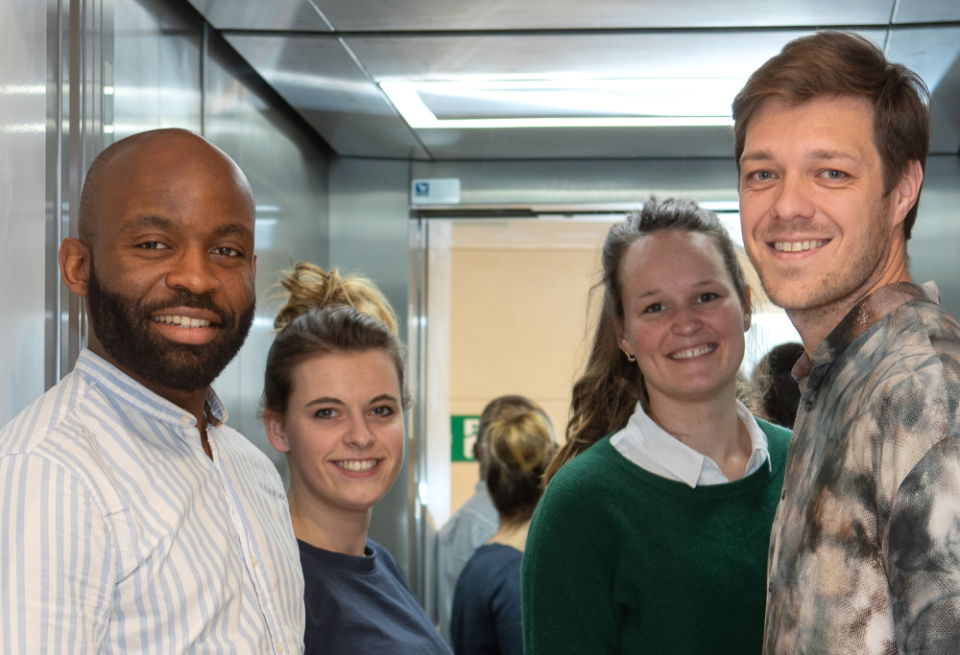 Wij zijn Team Blue, verbonden door onze Pearl+ cultuur - KBC Bank ...